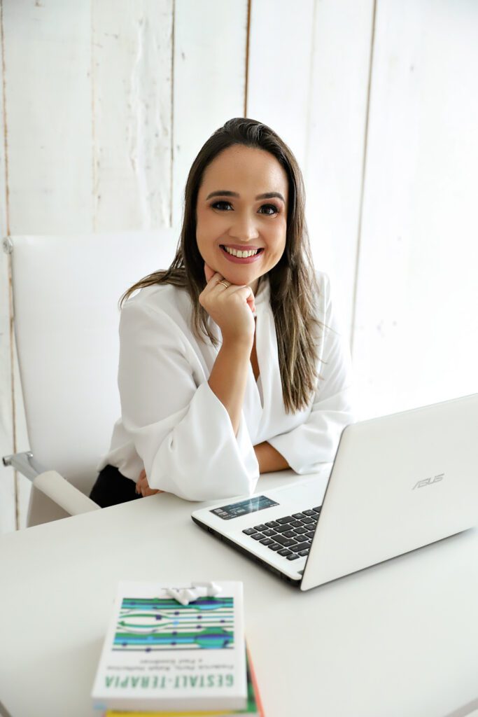 Camila Lopes - Psicóloga online e presencial - Psicóloga Camila Lopes